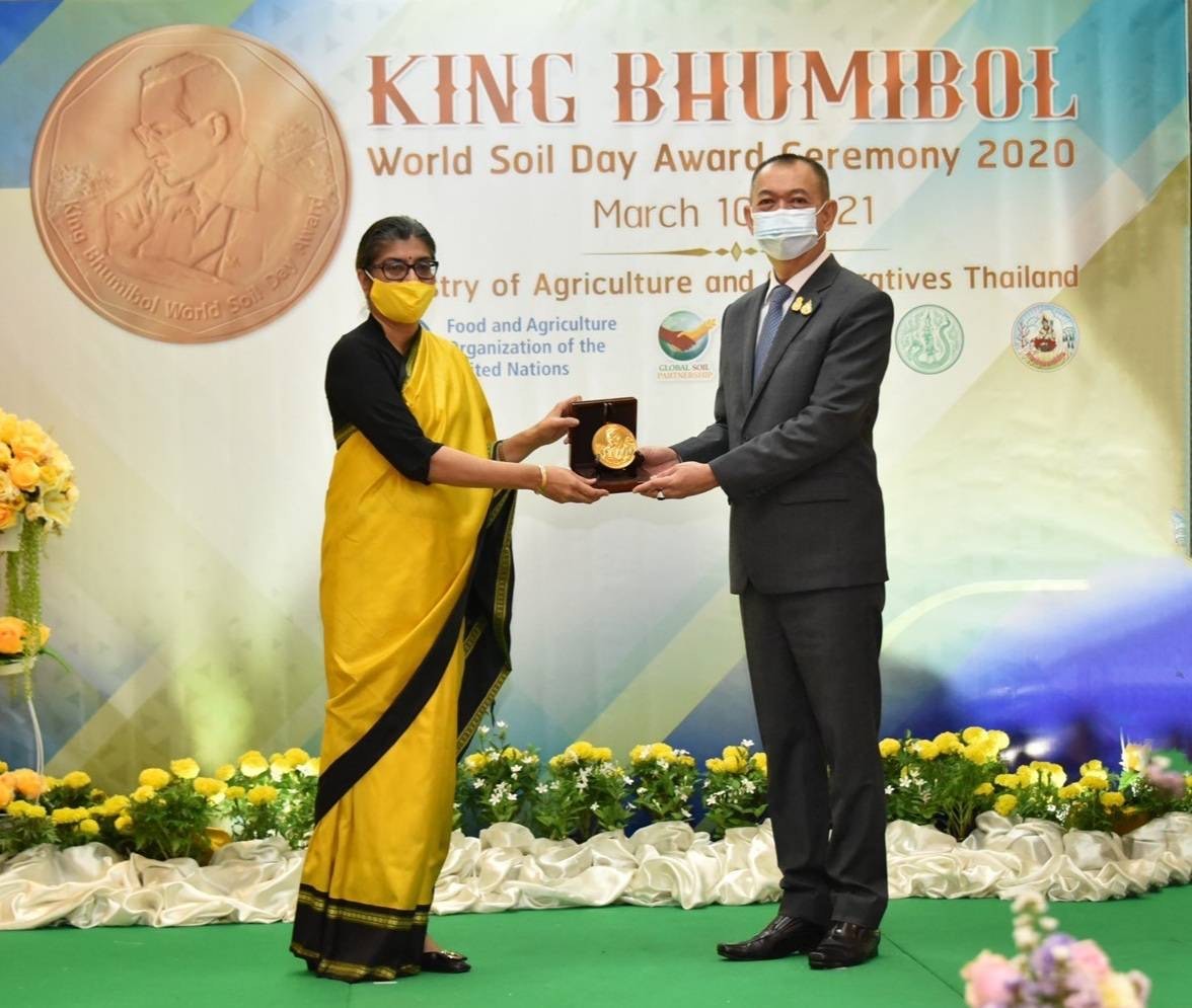 Minister of Agriculture and Cooperatives of Thailand awards the Indian ...